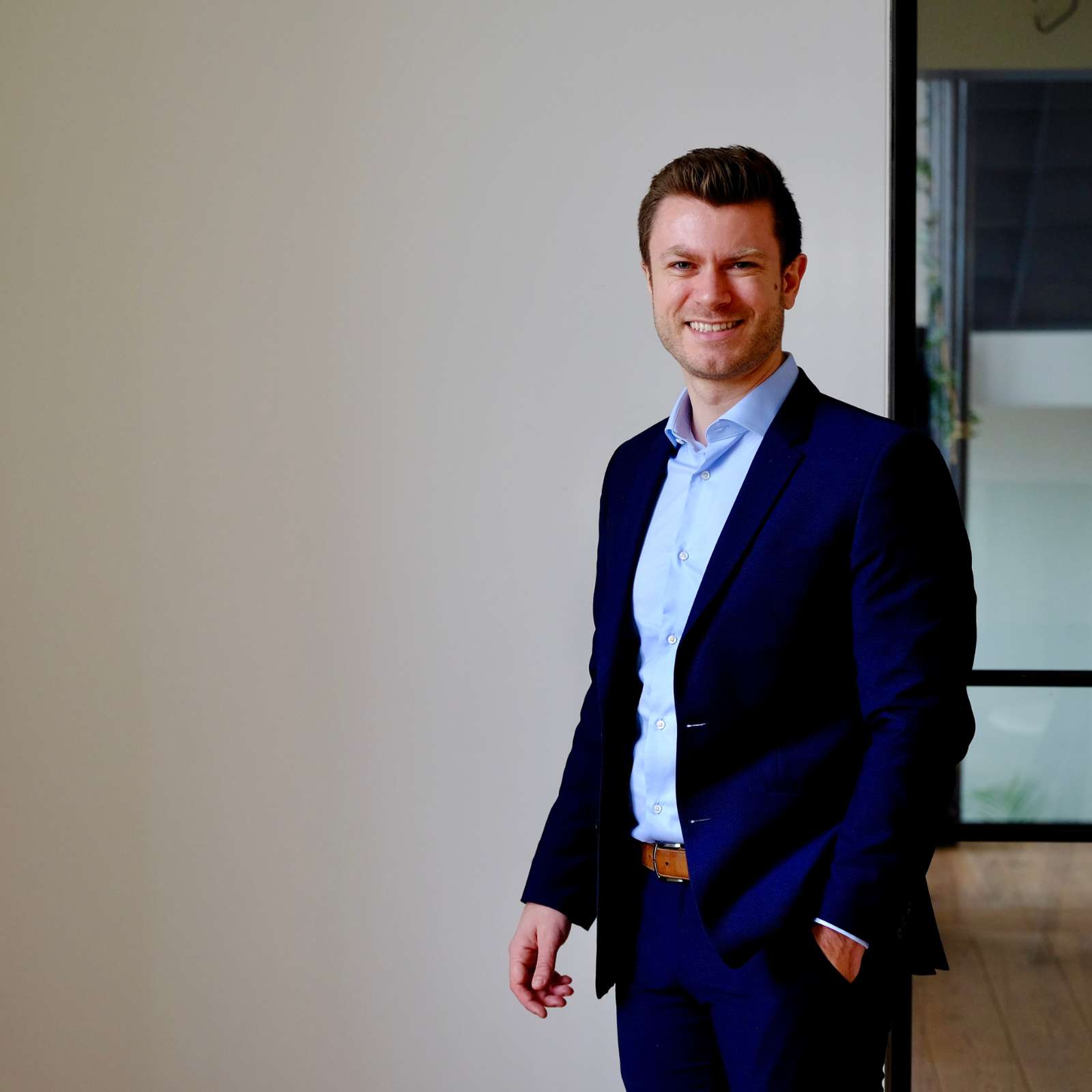 Anton Van Biesen - Onestone